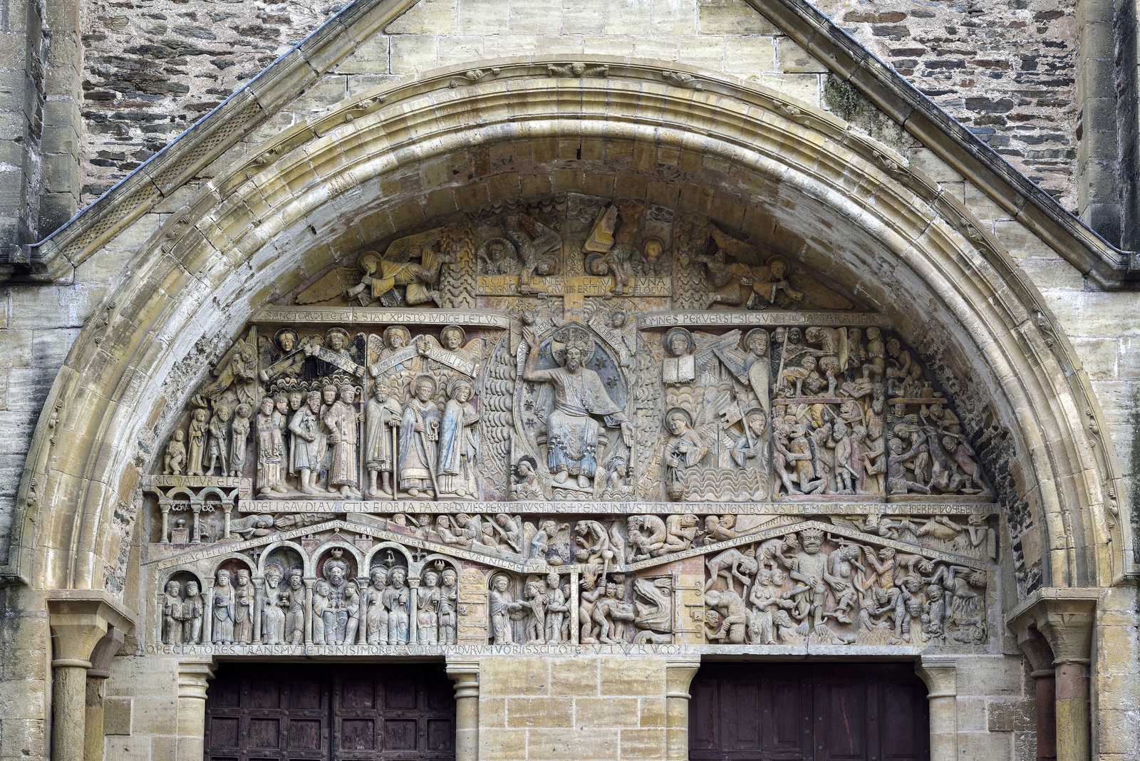 Le chemin de Compostelle de Conques à Cahors - Voyage Massif Central ...